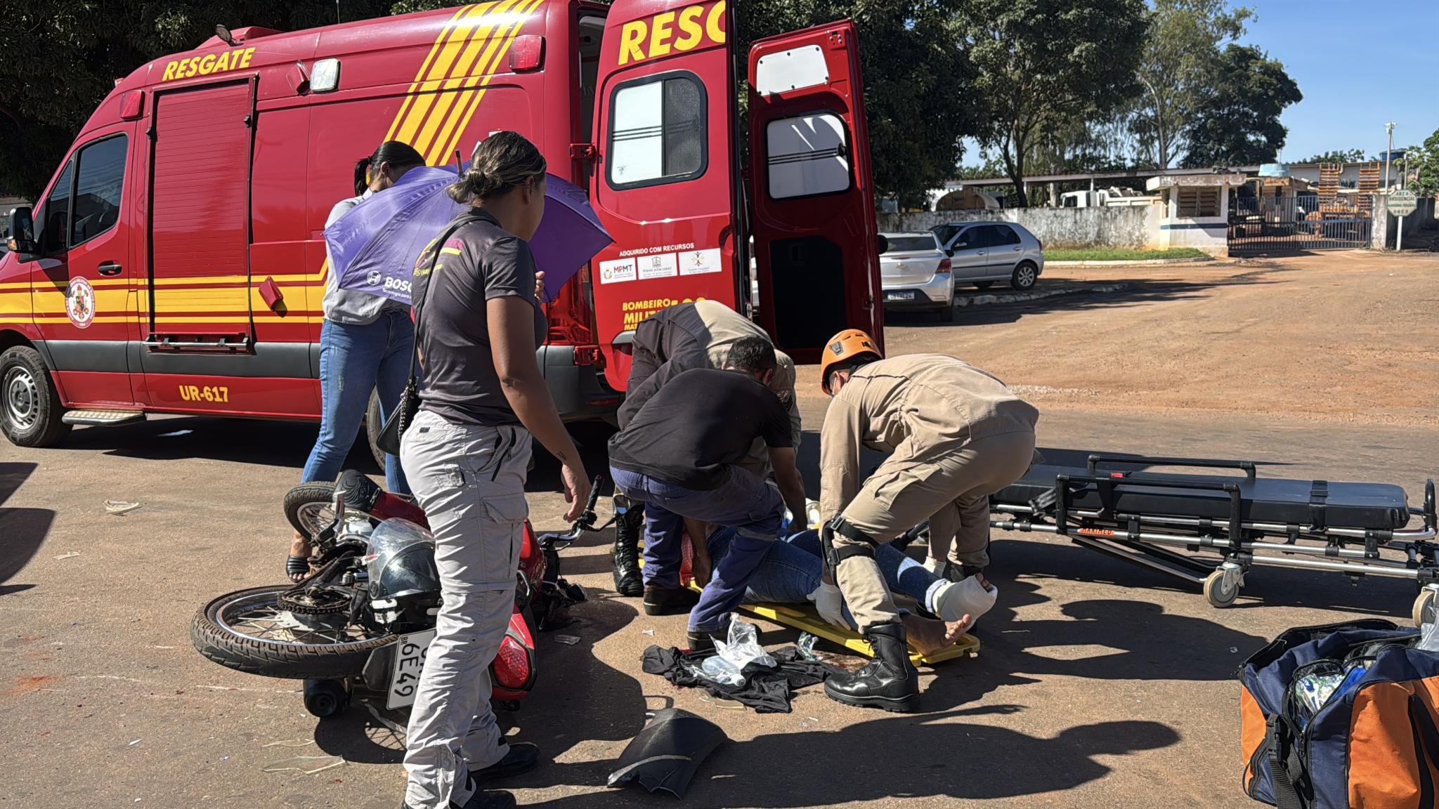 GRAVE ACIDENTE ENTRE CAMIONETE E MOTO DEIXA MULHER FERIDA EM PL - TV Centro Oeste